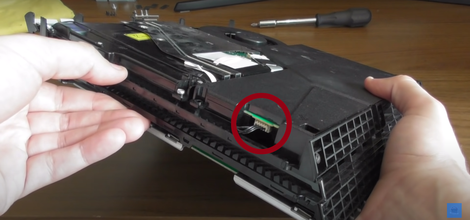 I took apart my PS4 to fix its excessive fan noise | MyGaming